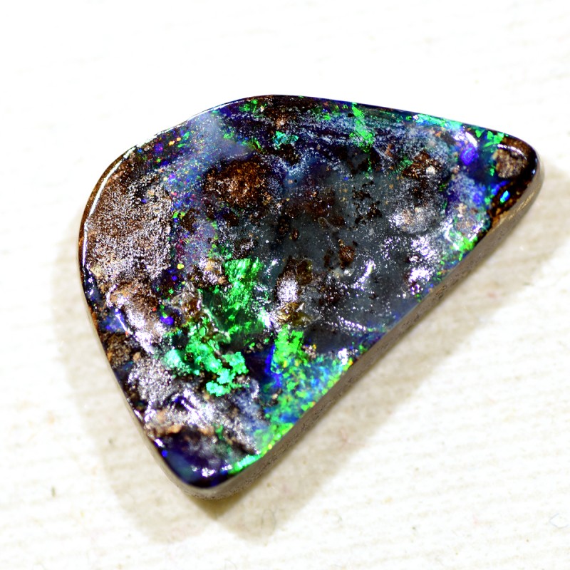 Black Opal vs Boulder Opal - The Advantages Of Each | Chroma Gems & Co